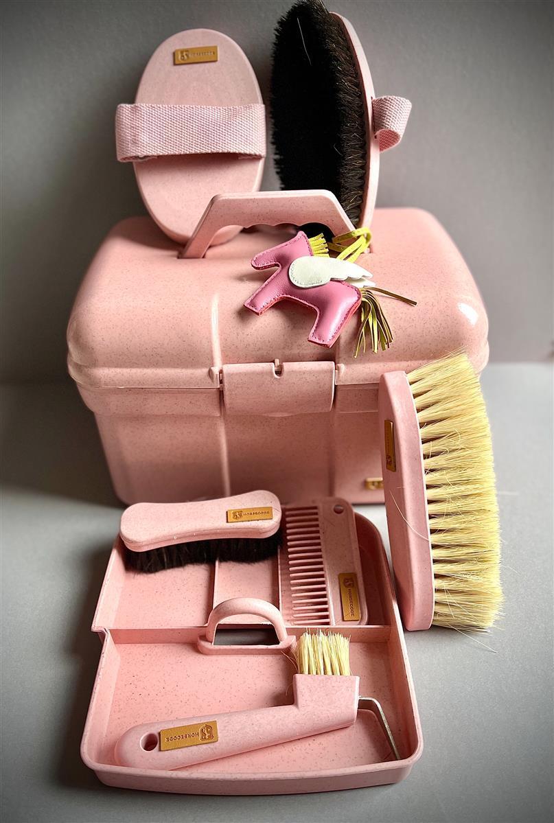 Horsecode premium Putztasche mit Inhalt 11-teilig schwarz